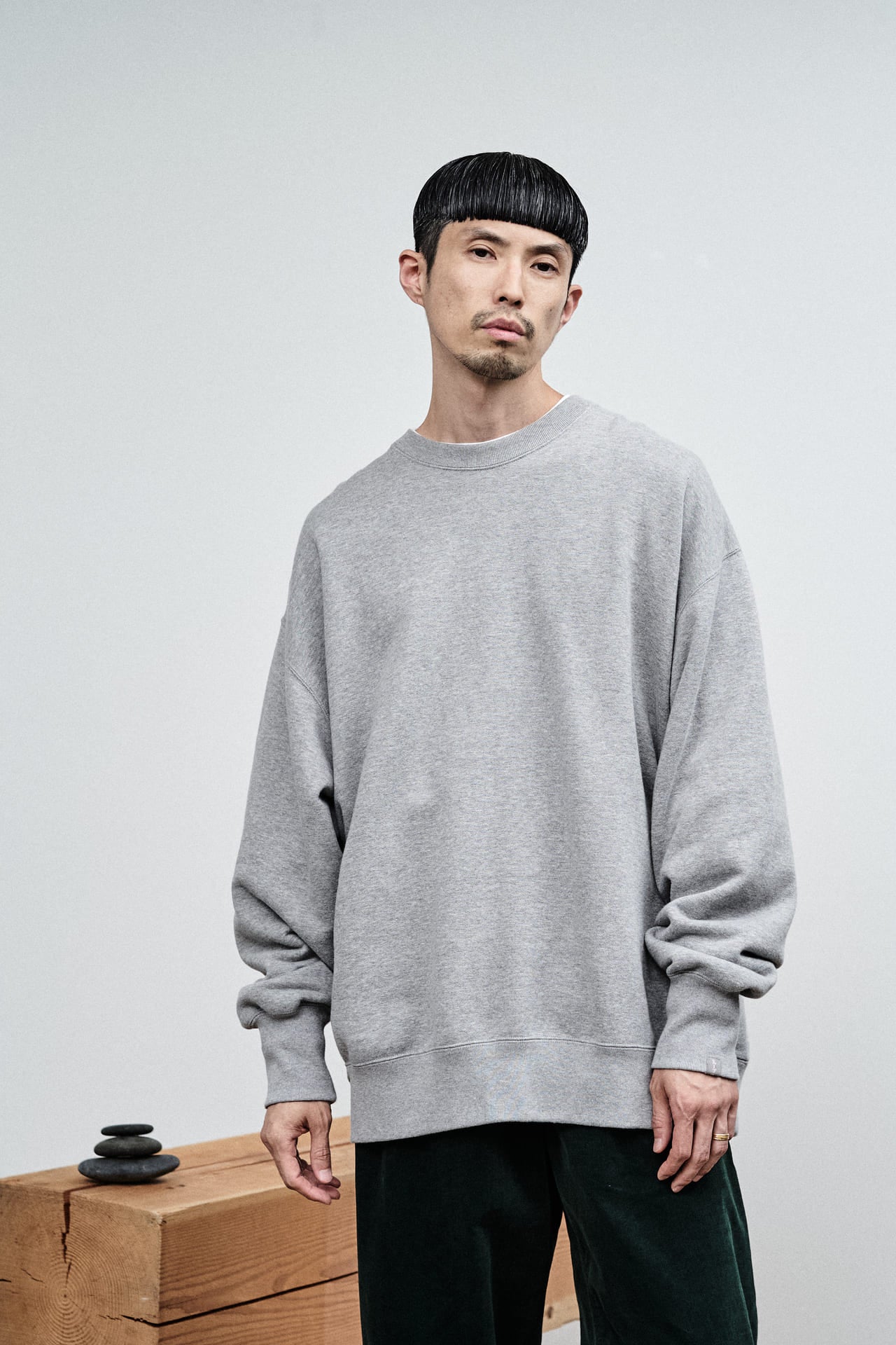 グラフペーパー×ループウィラーの名作スウェット、新作は大人な一着。[LOOPWHEELER for Graphpaper 2022] メンズノンノウェブ | MEN'S NON-NO WEB