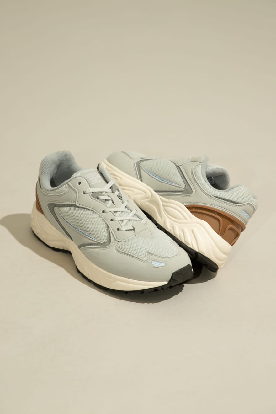 この春オシャレ男子が選ぶべきは「中間色」スニーカー 。1足持っておきたい、コスパ抜群なリサーチ ドアーズ 別注のムーンスター810s「STUDEN」 メンズノンノウェブ | MEN'S NON ...