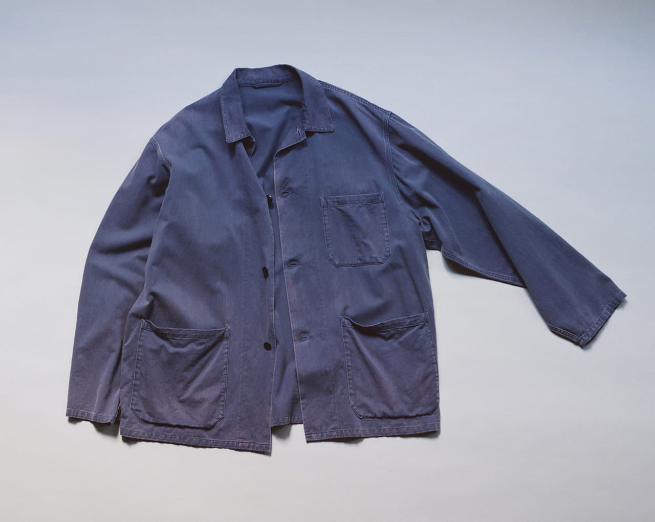 「コモリ」の2023年春夏新作を公開。着るだけで様になる、ずっと着たい洋服たち [COMOLI 2023SS] メンズノンノウェブ | MEN'S NON-NO WEB