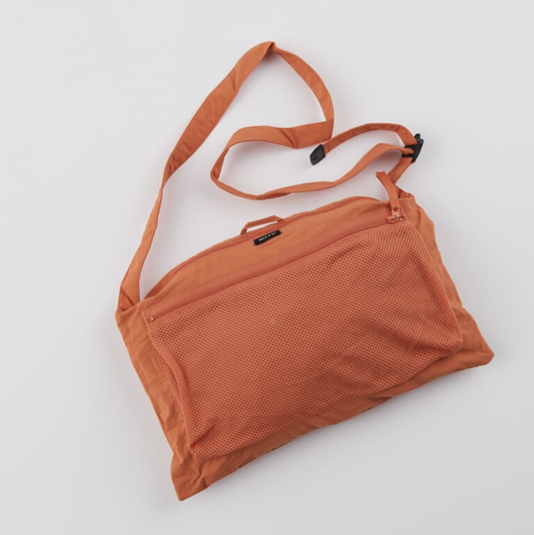 [Gallery] 夏の旅に向けて買うべき「最高のトラベルウェア&アイテム」。シワにならない、かさばらない…服が完璧なら旅はもっと楽しくなる ...