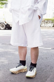 オールホワイトコーデが大ブレイク中！服好きたちはどう差をつける？[23年夏のトレンドキーワード＃8] メンズノンノウェブ | MEN'S ...