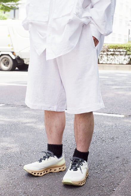 オールホワイトコーデが大ブレイク中！服好きたちはどう差をつける？[23年夏のトレンドキーワード＃8] メンズノンノウェブ | MEN'S ...