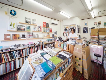 【世界のたまり場 東京編】店主のエッジのきいたセレクトが光る「flotsam books」 メンズノンノウェブ | MEN'S NON-NO WEB