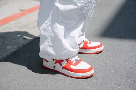 「シュプリーム」の正解着こなし4選。ナイキやベイプを合わせてとことんストリートにいくか、それともクリーンにいく？[Supreme] メンズ ...