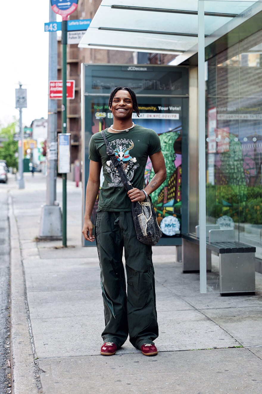 おばあちゃんにもらったパールネックレスがグラフィックTに欠かせない！[N.Y.編 / おしゃれな人の夏のマイルール] メンズノンノウェブ ...