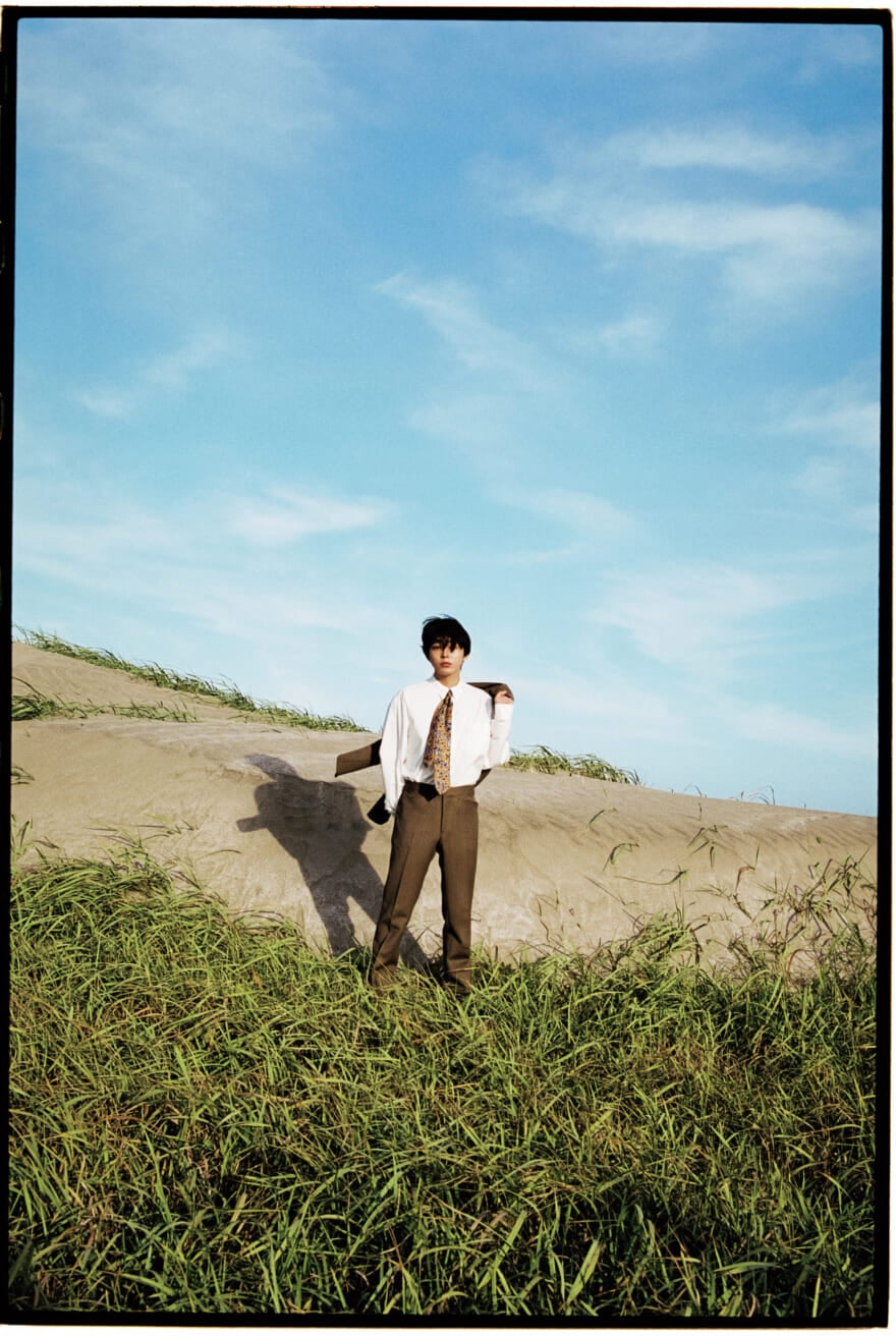 心地よいセッションから生まれる「いい写真」。川島小鳥と倉 悠貴、秋のはじまりの海で。 メンズノンノウェブ | MEN'S NON-NO WEB