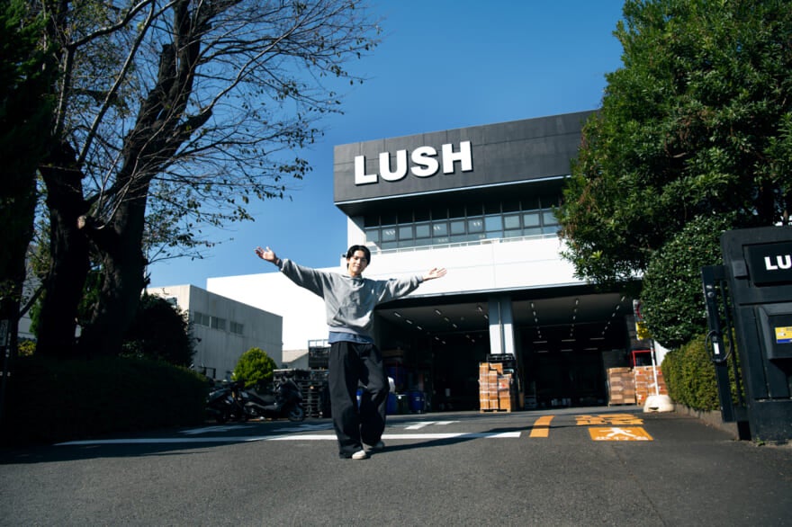 「LUSH（ラッシュ）」の工場見学に行ってきた！実際に体験してカラフルなバスボムの謎を解明。ラッシュが欲しくなる理由に迫る！ メンズノンノ ...
