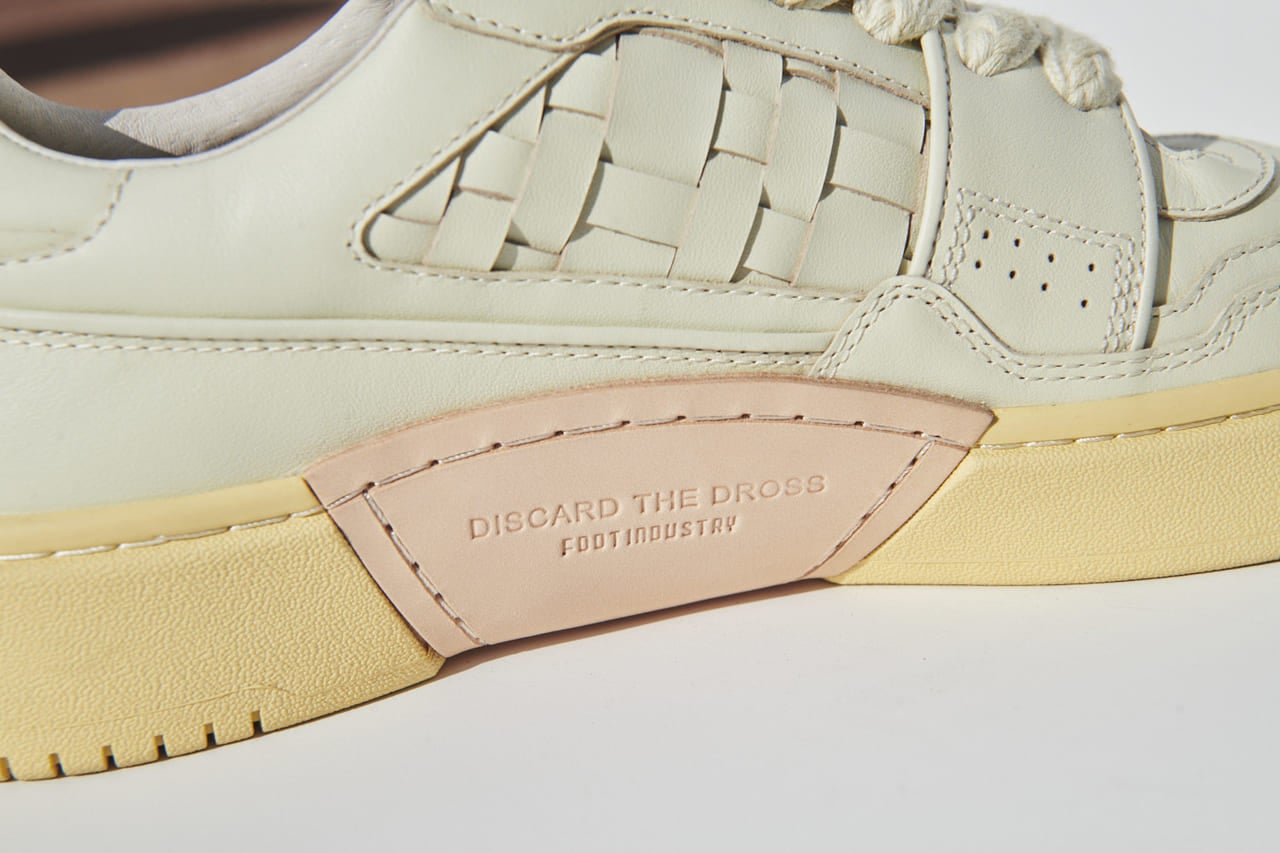 ニューバランス…合わせやすい、だけじゃない。ひねりのある「モノトーン」スニーカー4選。 メンズノンノウェブ | MEN'S NON-NO WEB