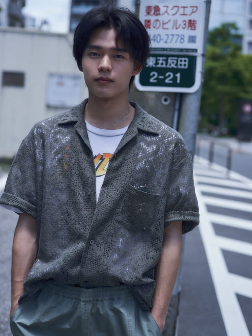 日向 亘の夏は「レース調の品のあるシャツにあえて古着のTシャツが気分です」【人気者たちのサマースタイル】 メンズノンノウェブ | MEN'S ...
