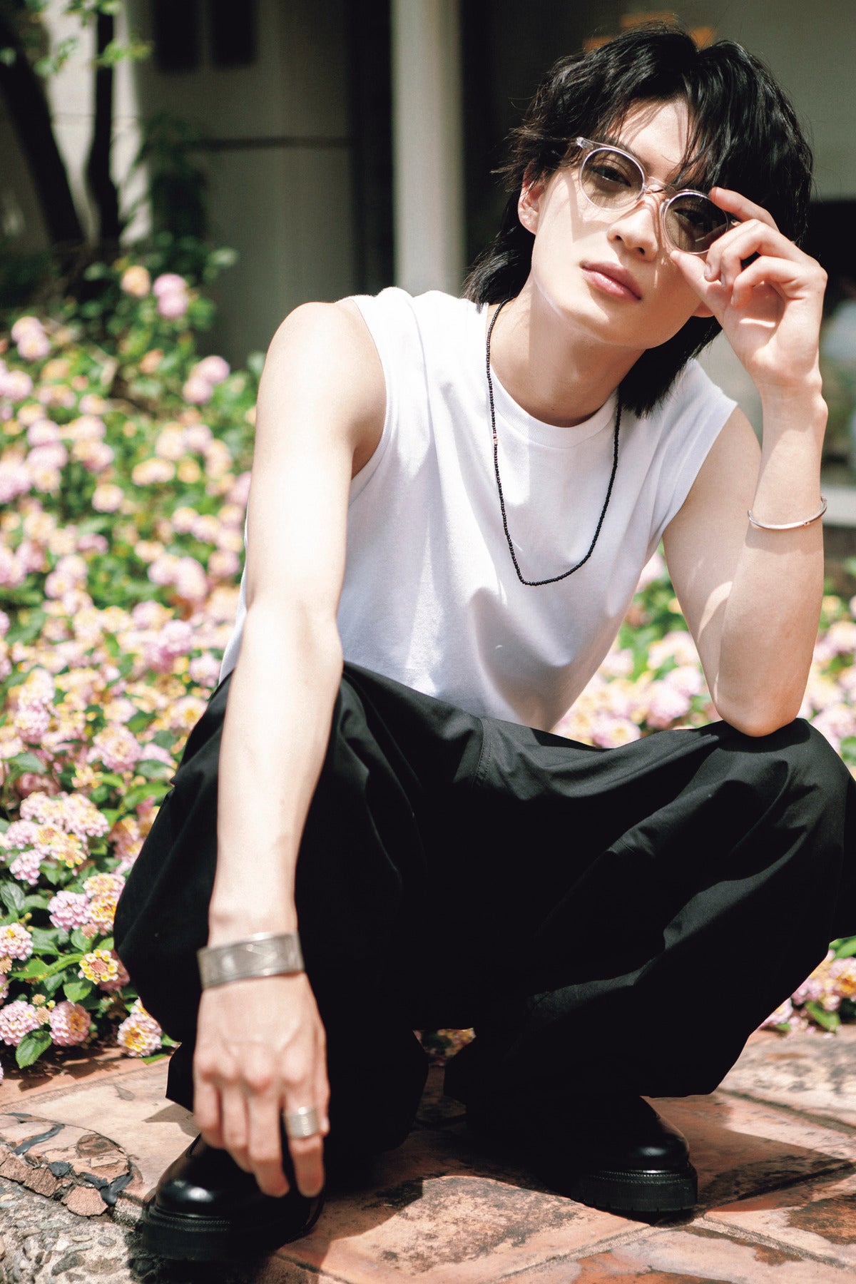 原因は自分にある。・杢代和人は夏もモノトーンでまとめたソリッドな着こなしが気分！【人気者たちのサマースタイル】 メンズノンノウェブ | MEN ...