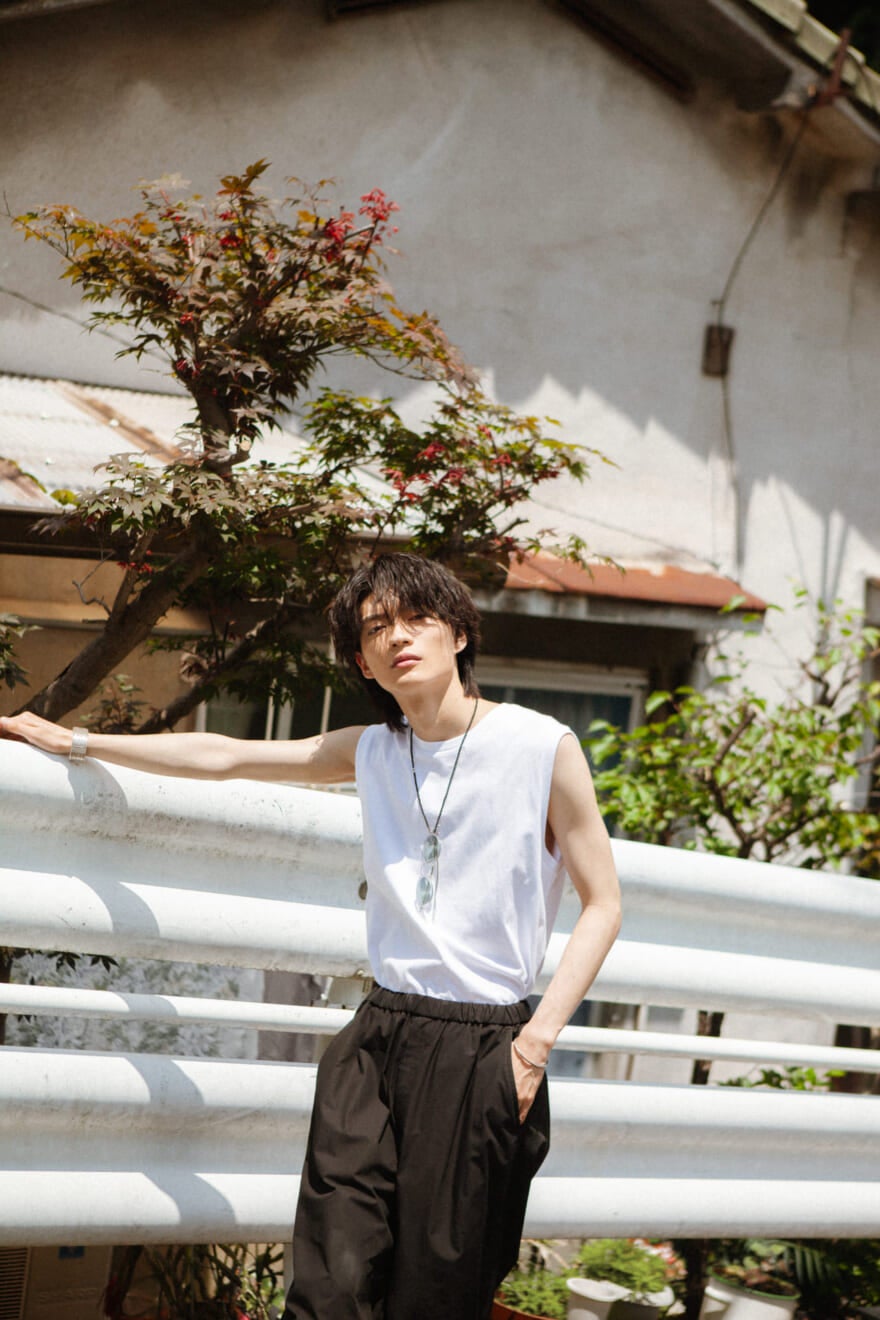 原因は自分にある。・杢代和人は夏もモノトーンでまとめたソリッドな着こなしが気分！【人気者たちのサマースタイル】 メンズノンノウェブ | MEN ...