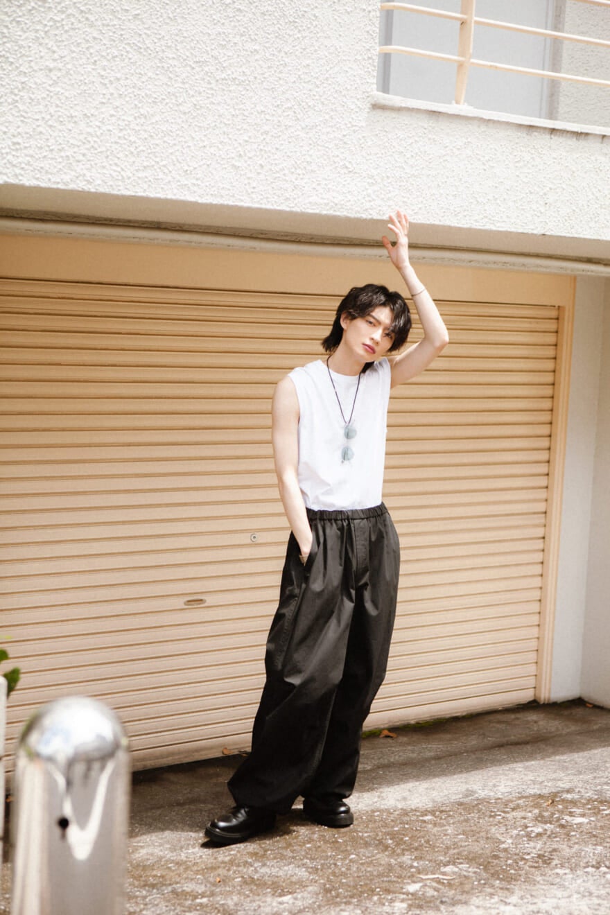 原因は自分にある。・杢代和人は夏もモノトーンでまとめたソリッドな着こなしが気分！【人気者たちのサマースタイル】 メンズノンノウェブ | MEN ...