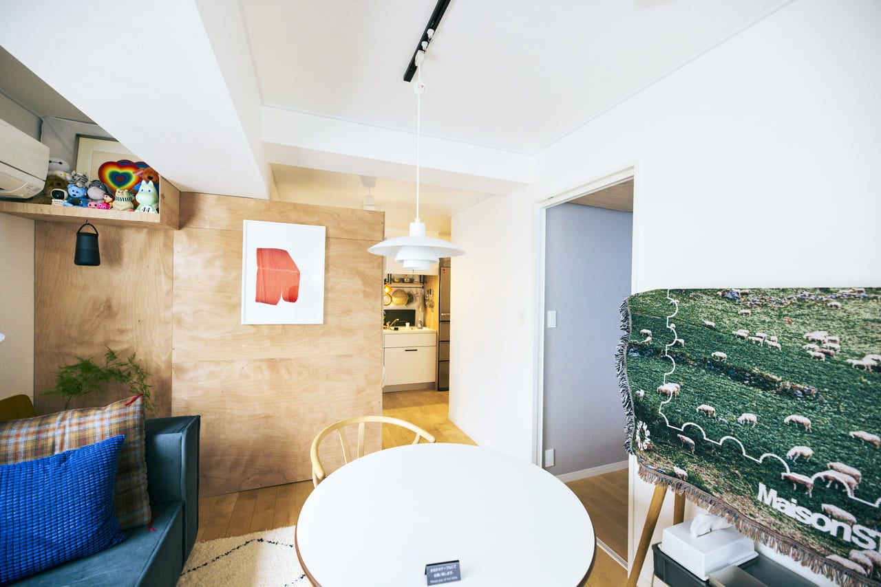 [Gallery]「1LDK 44平米 26帖」築古だけど無垢材フローリング⁉︎ DIYで叶えたオリジナリティあふれるインテリア 【おしゃれ男子の部屋カタログ／Vol.34】 メンズノンノ ...