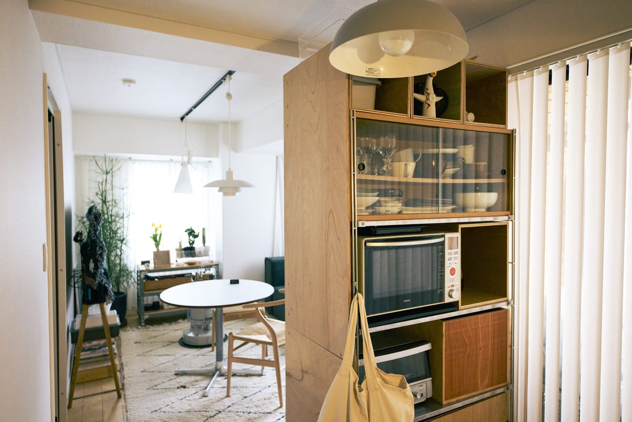 [Gallery]「1LDK 44平米 26帖」築古だけど無垢材フローリング⁉︎ DIYで叶えたオリジナリティあふれるインテリア 【おしゃれ男子の部屋カタログ／Vol.34】 メンズノンノ ...