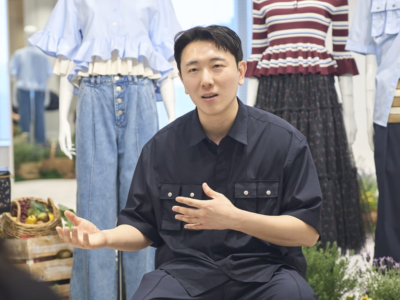 [Gallery]「GU」と「rokh」のコラボに初のメンズが登場！ デザイナーRok Hwang（ロック・ファン） 氏のオススメアイテムを ...