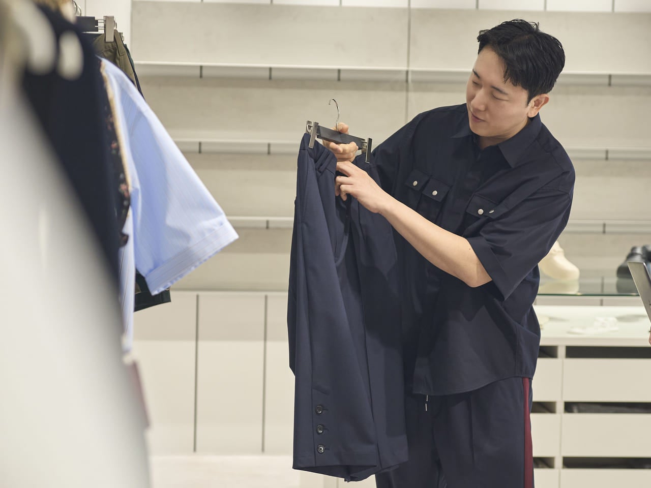 [Gallery]「GU」と「rokh」のコラボに初のメンズが登場！ デザイナーRok Hwang（ロック・ファン） 氏のオススメアイテムを ...