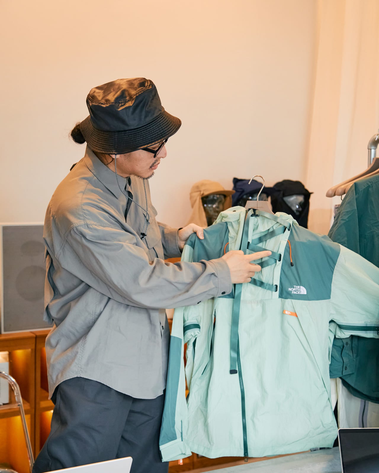 ザ・ノース・フェイスのデザインも話題！meanswhileデザイナー 藤崎尚大さんインタビュー「日常を豊かにするためのツールとしてファッションをとらえている」 メンズノンノウェブ | MEN ...